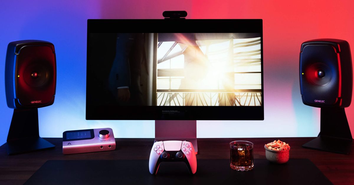 Photographer Desk Setup