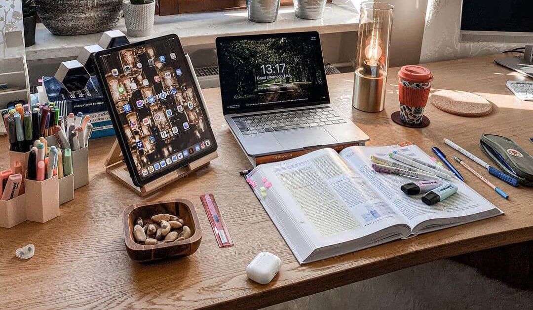 Cosy Study Desk Setup