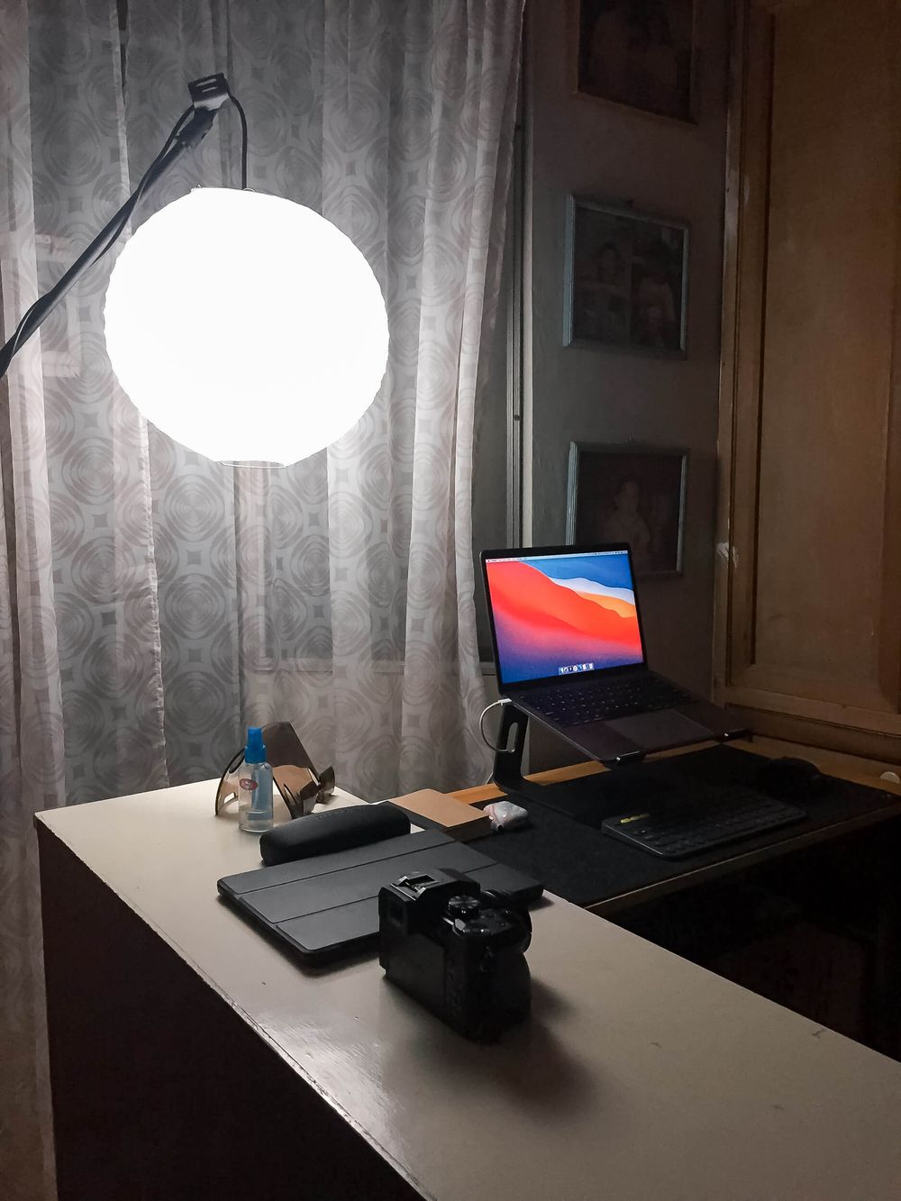 Minimalist Desk Setup