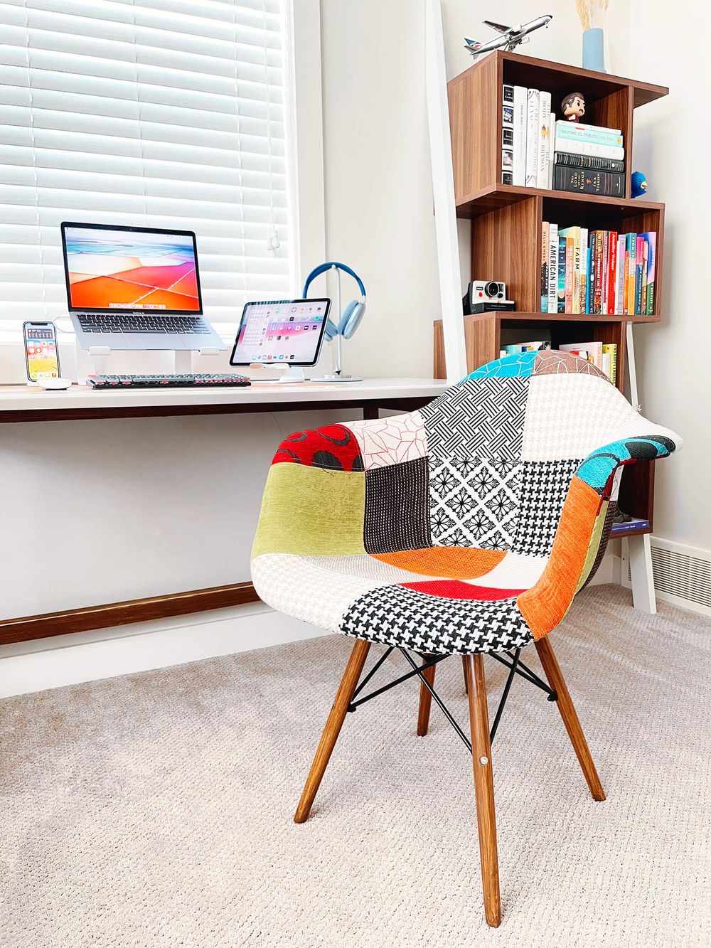 Minimalist Apple Setup by BasicAppleGuy