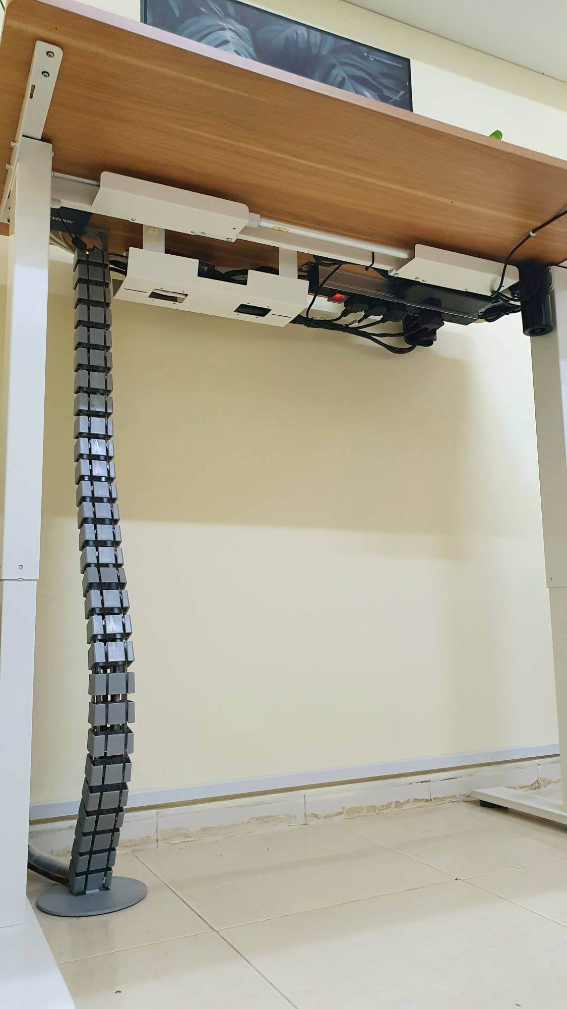 Cable-Free Desk Setup