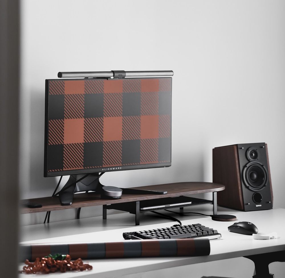 Clean and Minimal Desk Setup