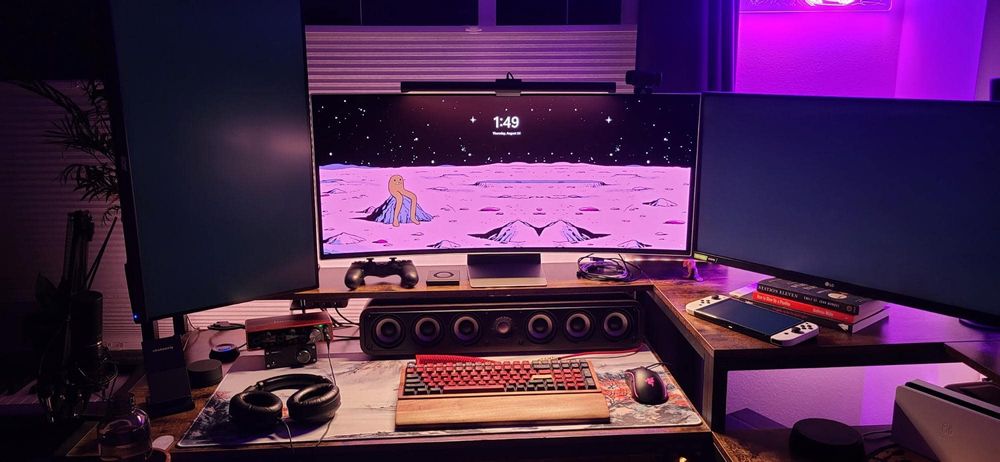 L-shaped Desk Setup in Seattle, US