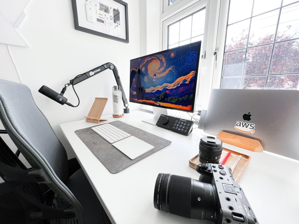 8 Apple Desk Setup Ideas
