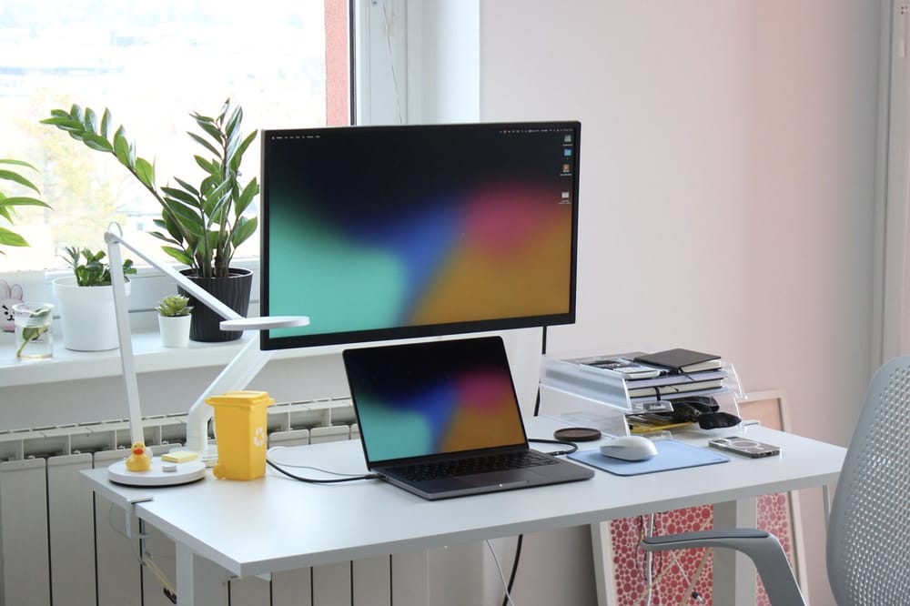 How to Set Up Your Desk with Monitor and Laptop
