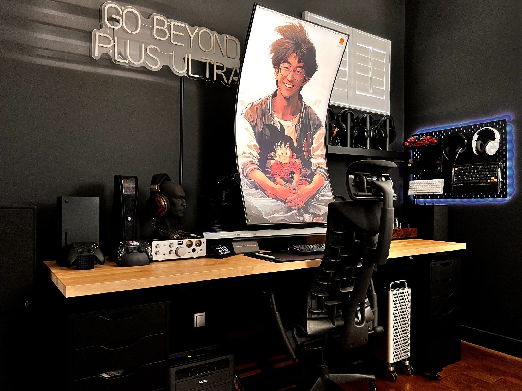 Home Office Desk Setups and WFH Workspaces