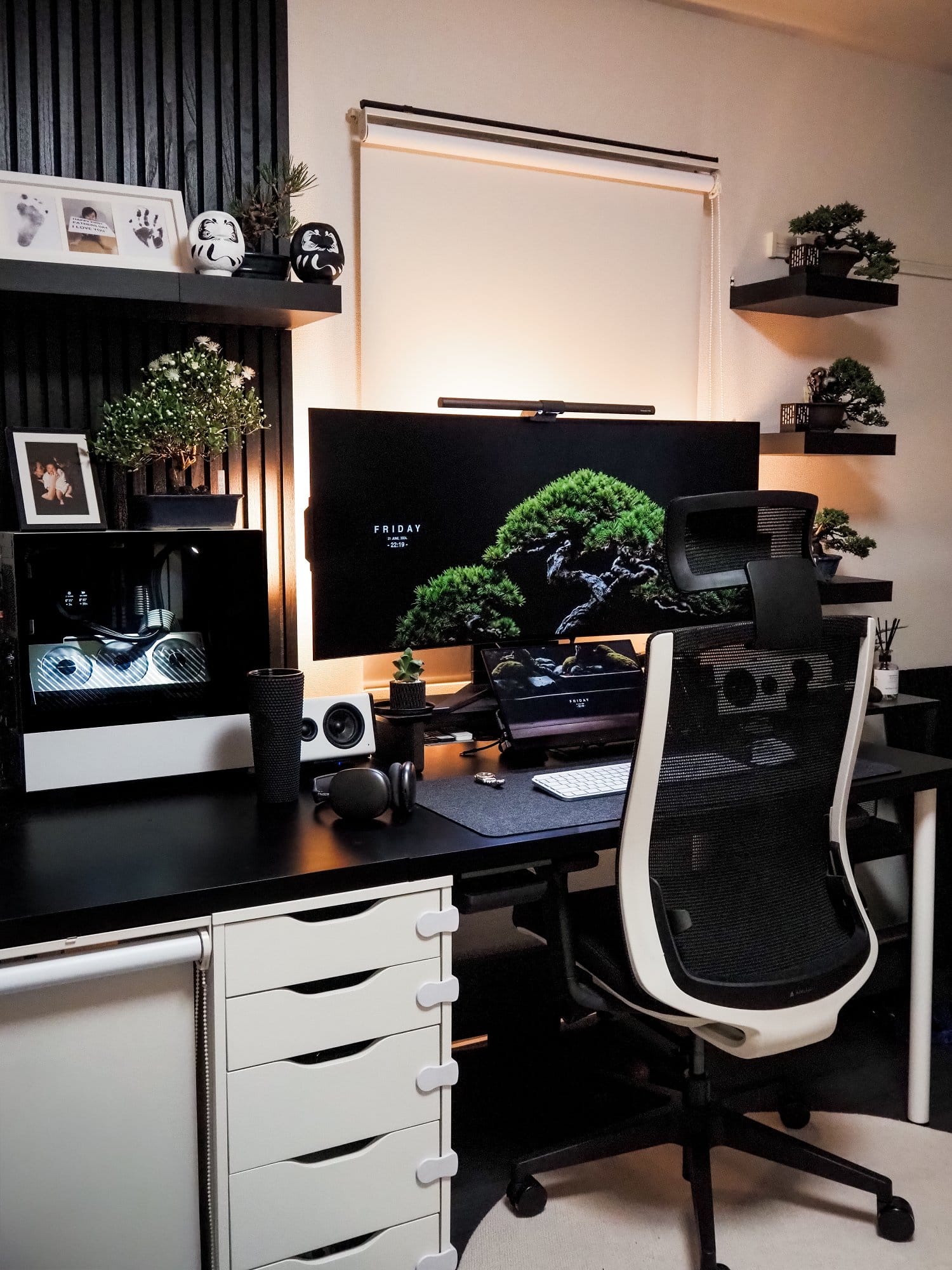 Home Office Desk Setups and WFH Workspaces