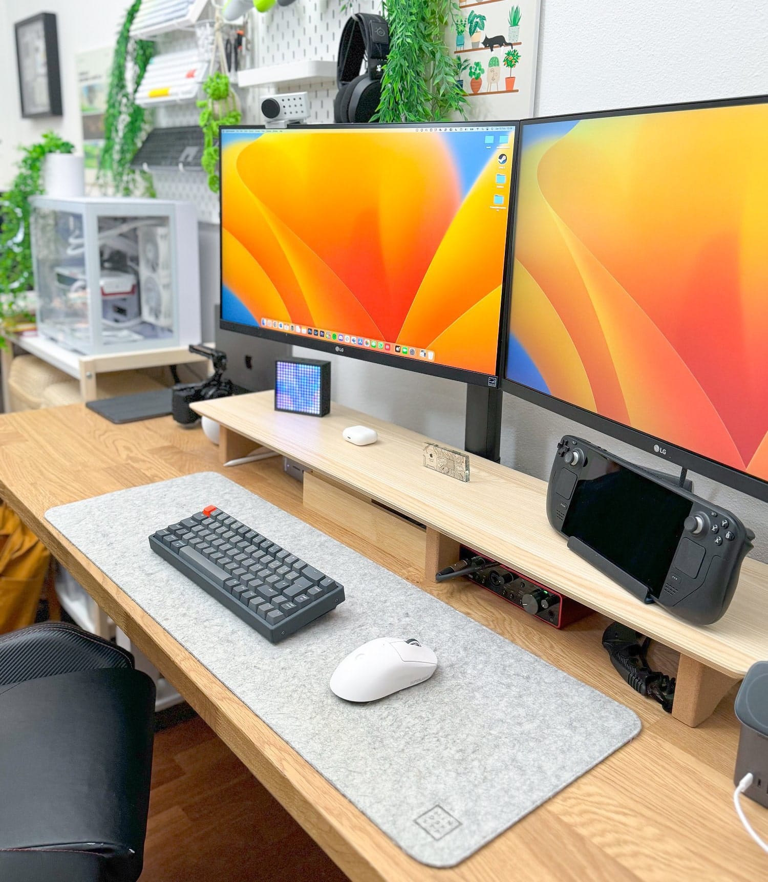 Home Office Desk Setups and WFH Workspaces