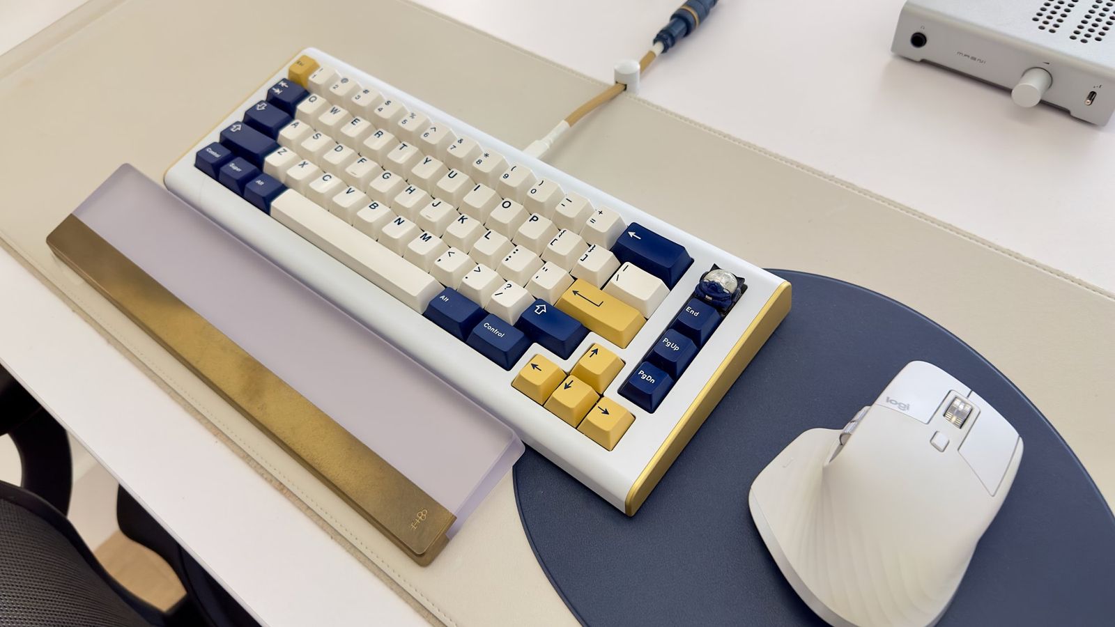 Small and Cosy WFH workspace