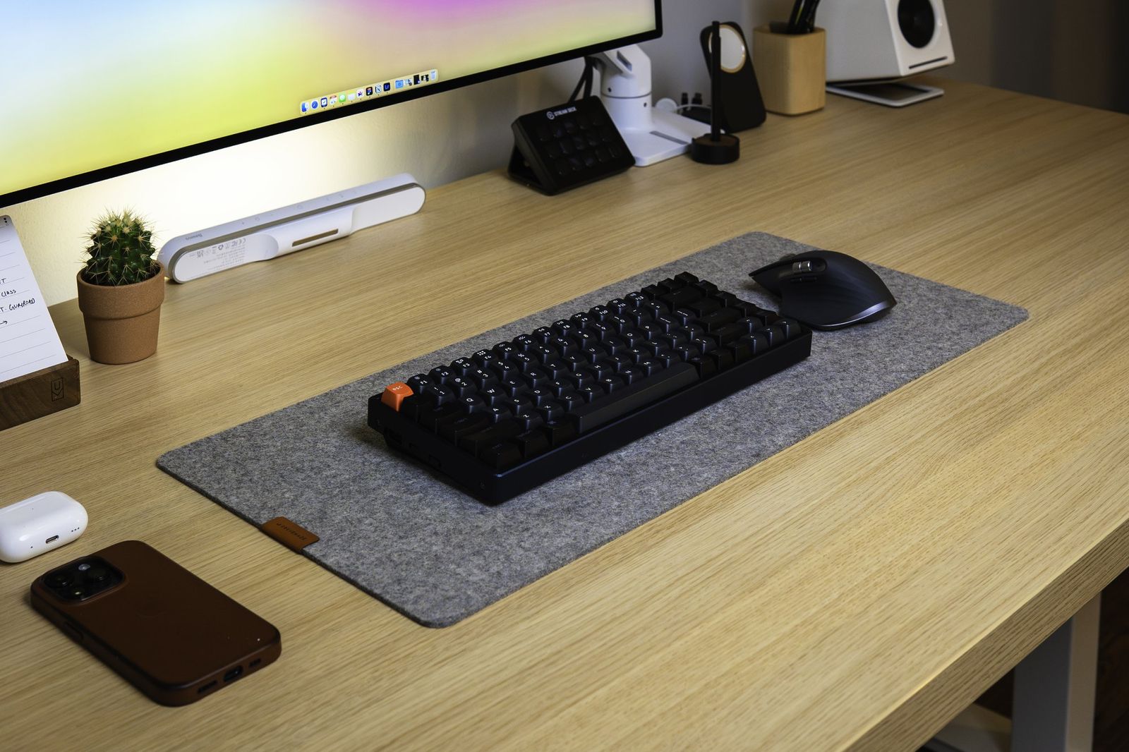 Minimal and Functional Workspace of a Creative Director