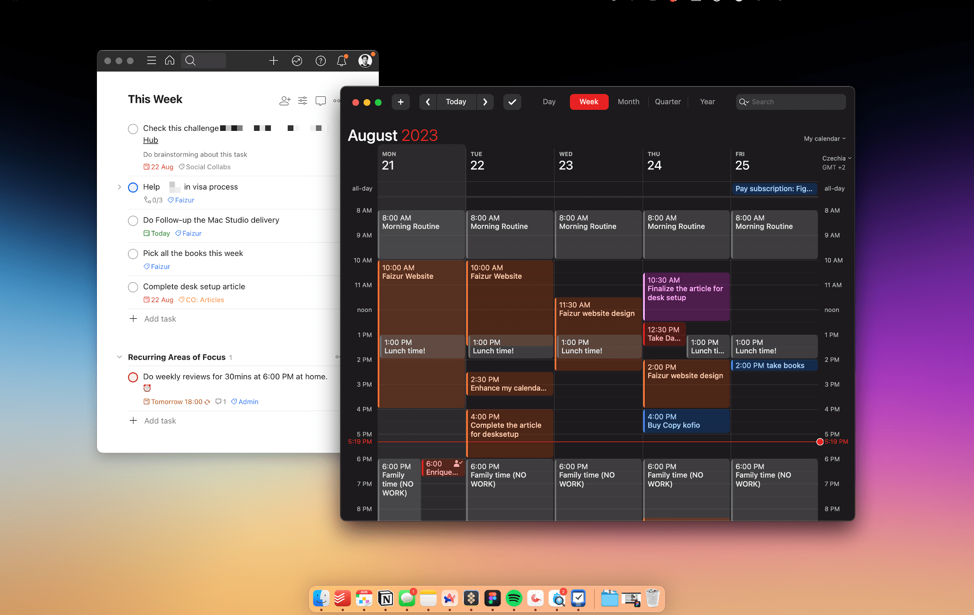 Minimal and Functional Workspace of a Creative Director
