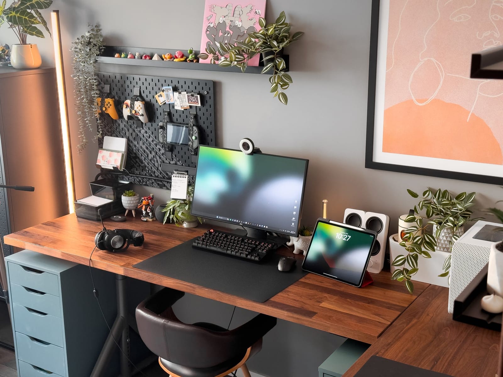 L-shaped Desk Setup