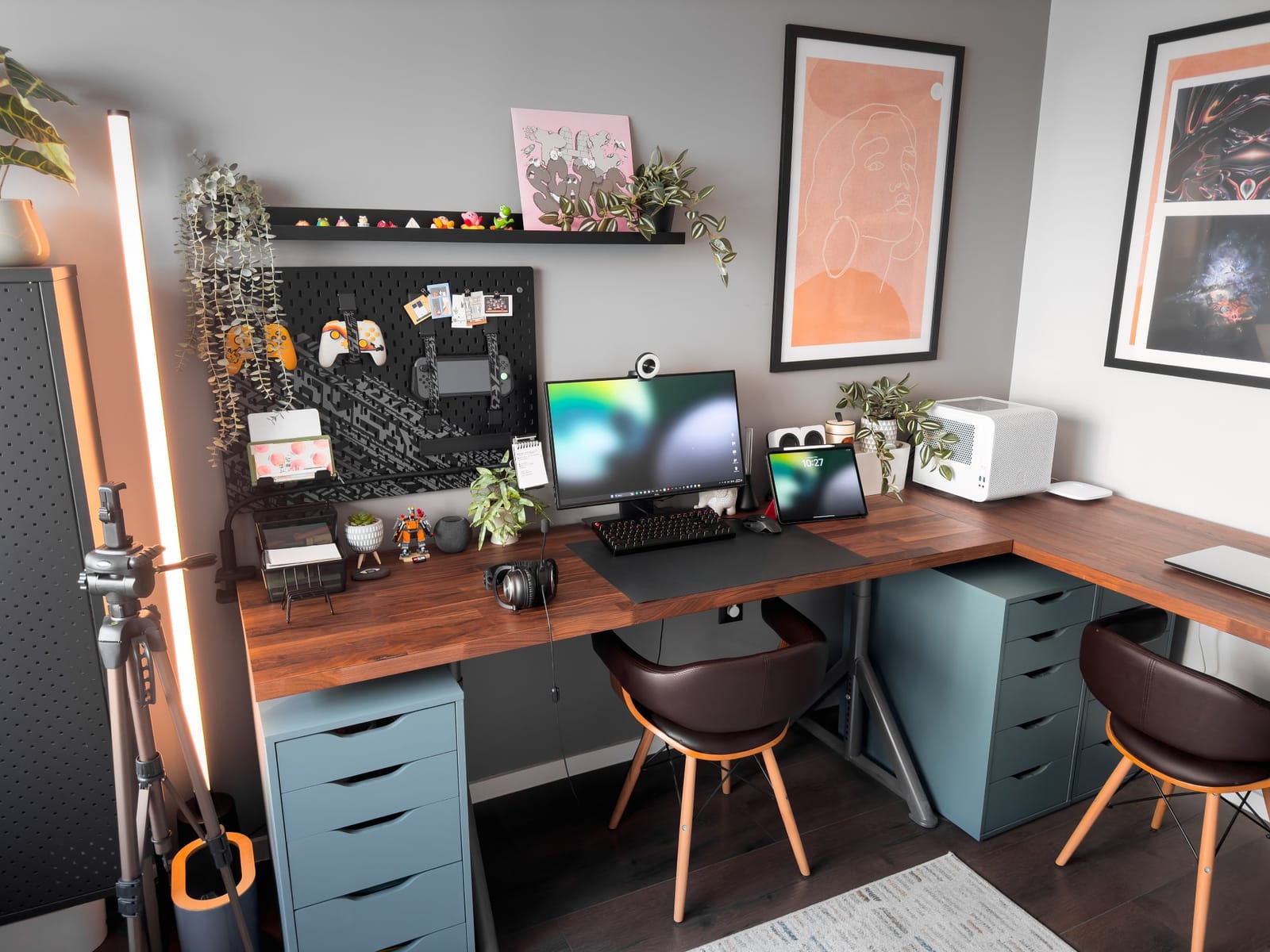 L-shaped Desk Setup