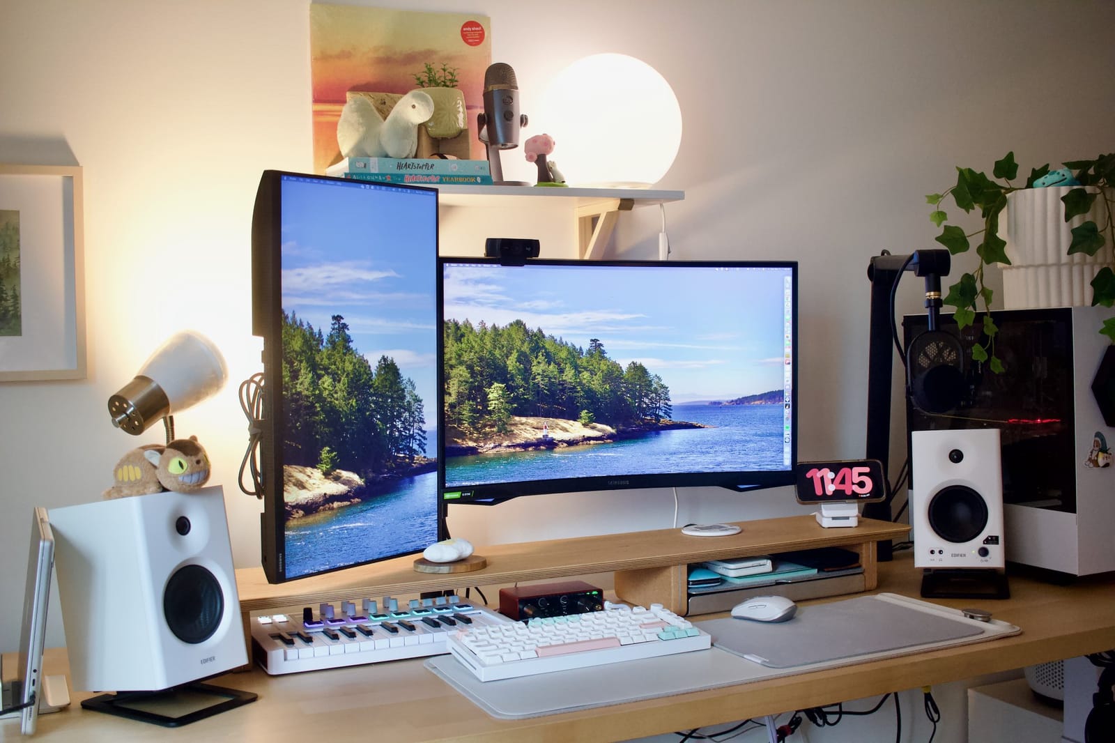 Calm and Creative Desk Setup