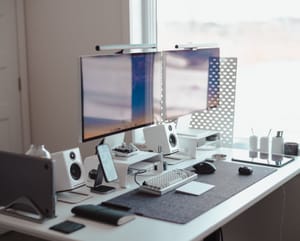 Top 24 Minimalist Desk Setup Ideas for 2024
