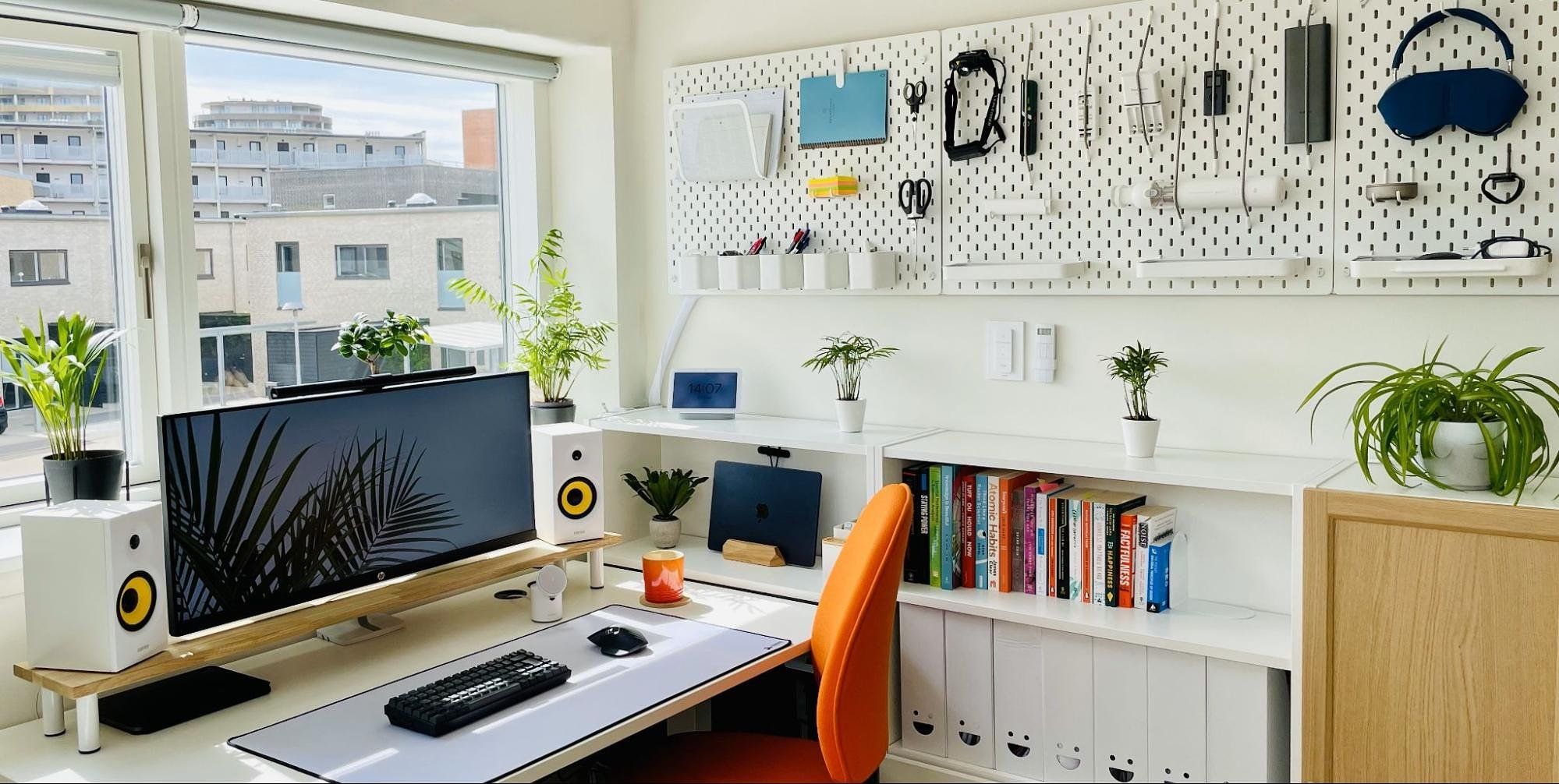 Minimal Desk Setup Inspiration for Home Offices and Shared Workspaces