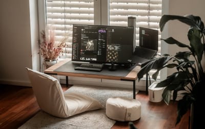 13 Small Desk Setup Ideas That Actually Work (With Real Examples)