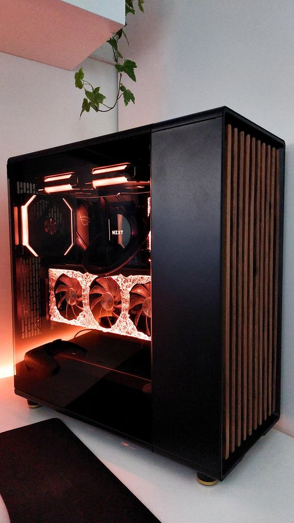 Sleek Gaming Desk Setup