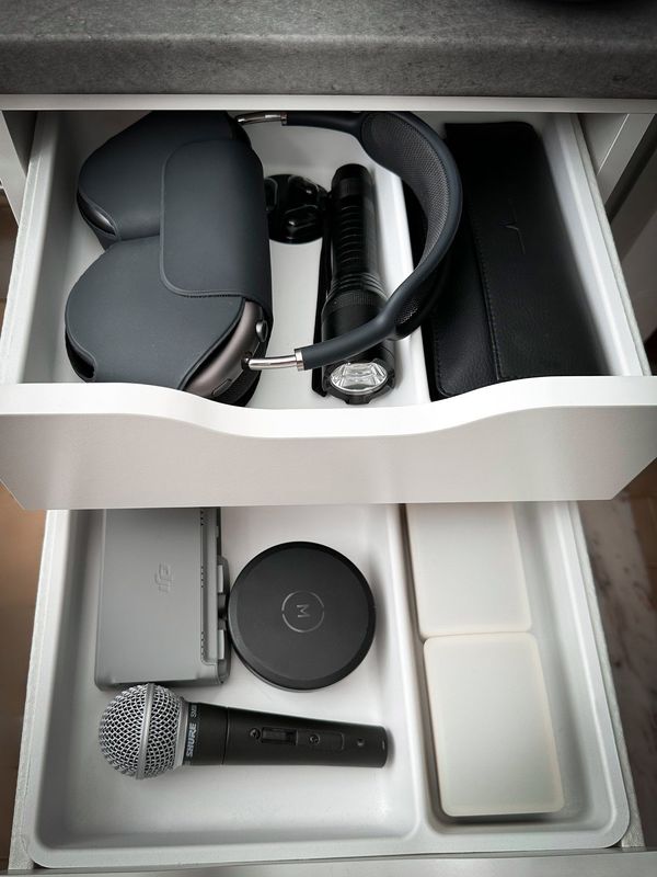 13 Small Desk Setup Ideas That Actually Work (With Real Examples)