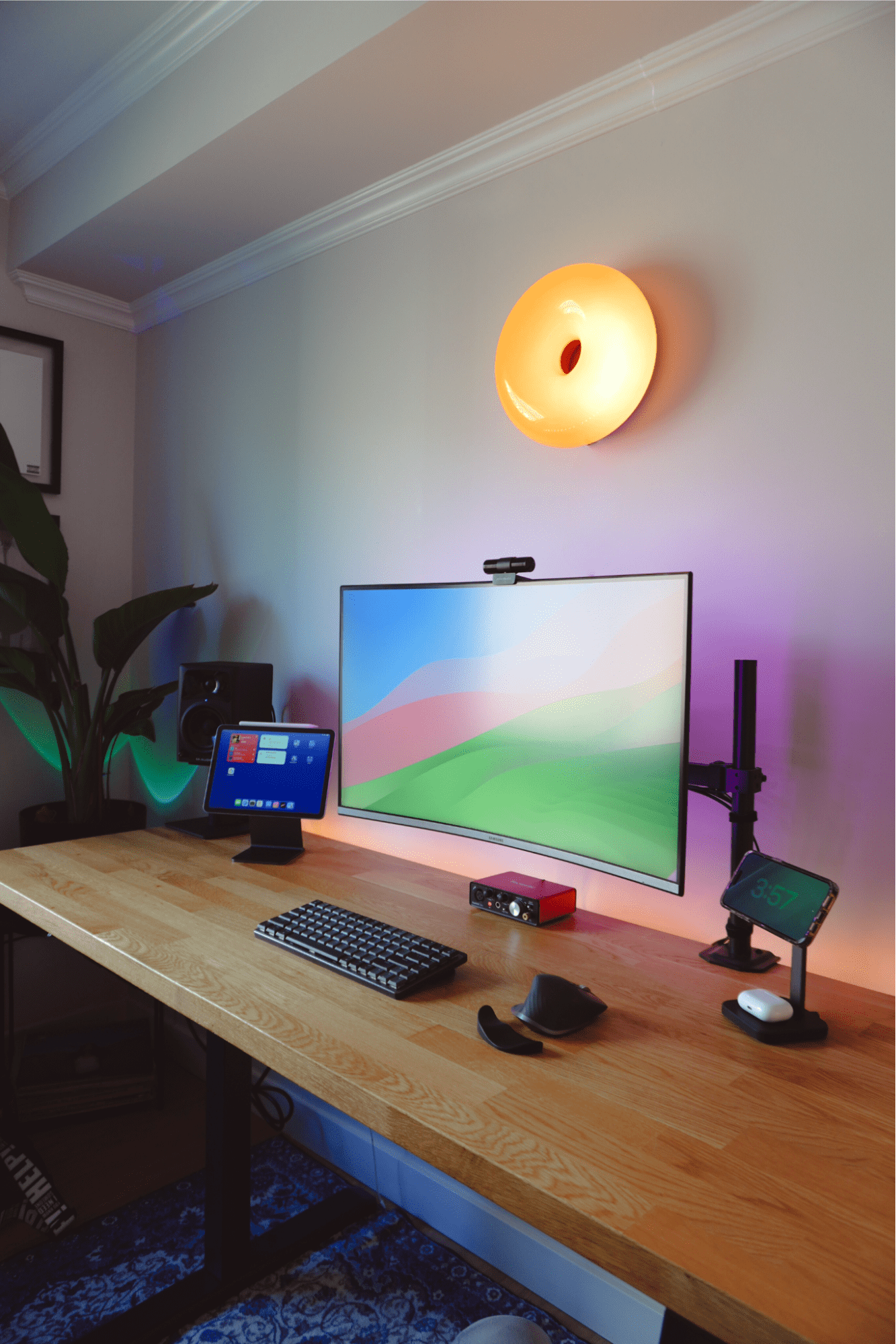 Top 24 Minimalist Desk Setup Ideas for 2024