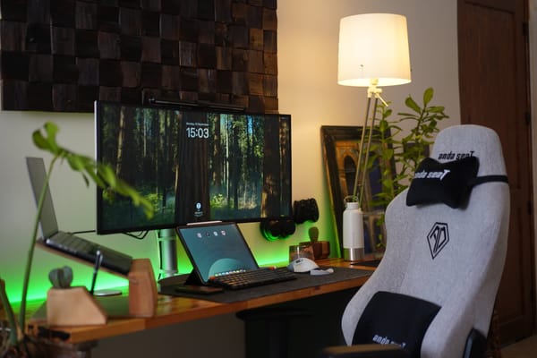 Top 24 Minimalist Desk Setup Ideas for 2024