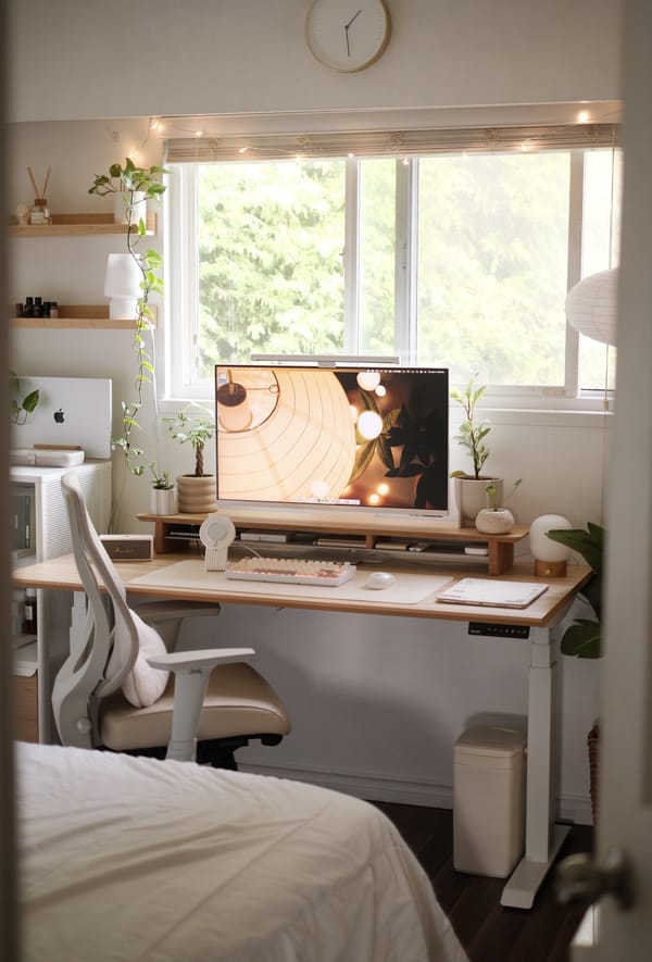 Top 24 Minimalist Desk Setup Ideas for 2024
