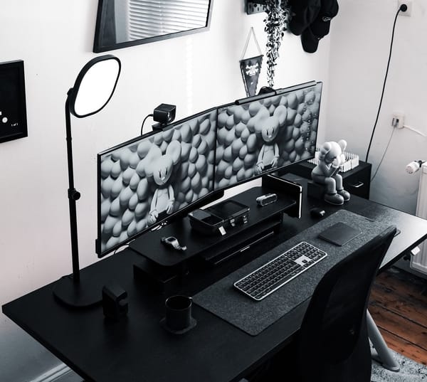 Top 24 Minimalist Desk Setup Ideas for 2024